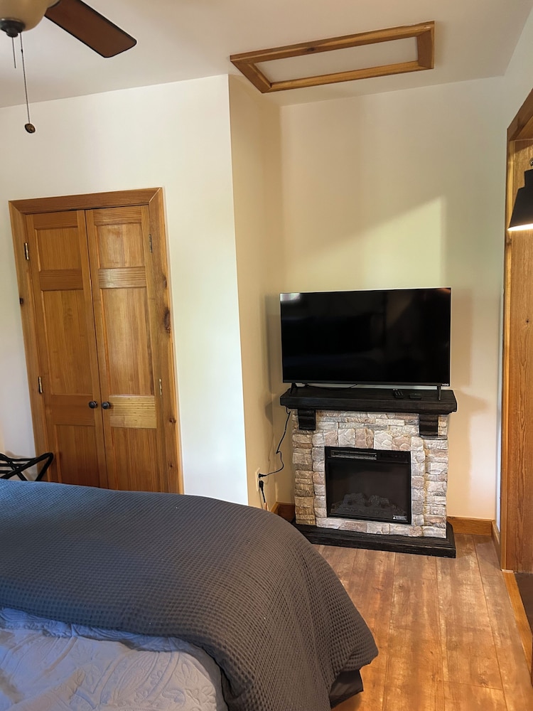 Charming 3-bedroom cabin with Hot tub, Wi-fi Near Nolin Lake and ...