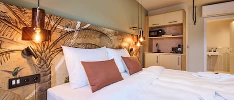 Quarto casal superior | Cofres nos quartos, cortinas blackout, ferros/tábuas de passar roupa