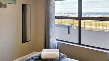 Apartamento Familiar, varanda, vista para a baía | 2 quartos, com decoração personalizada, com mobília individualizada