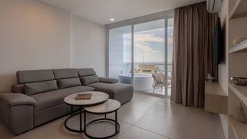 Apartamento luxo | Cofres nos quartos, escrivaninha, espaço de trabalho para notebook