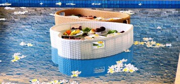 Piscina interior, da(s) 6:00 à(s) 19:30, nadadores-salvadores no local