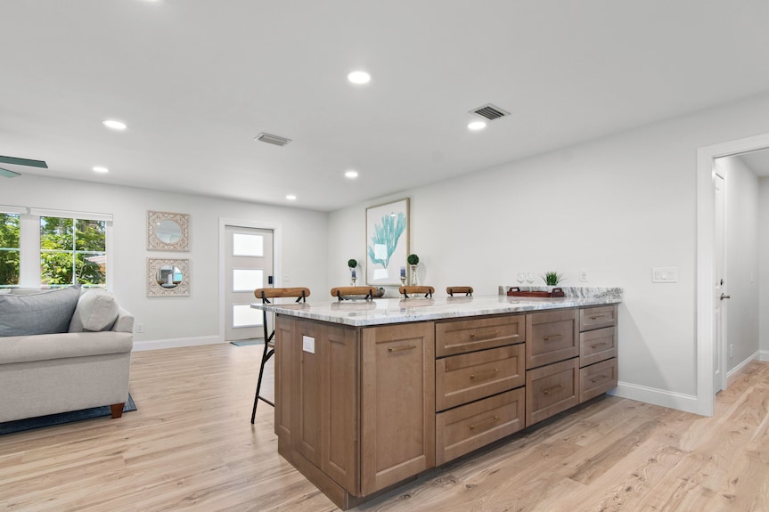 Charming, Fully Renovated 3bd/2bth House In Awesome Vero Beach. Dogs Welcome! - Vero Beach, FL