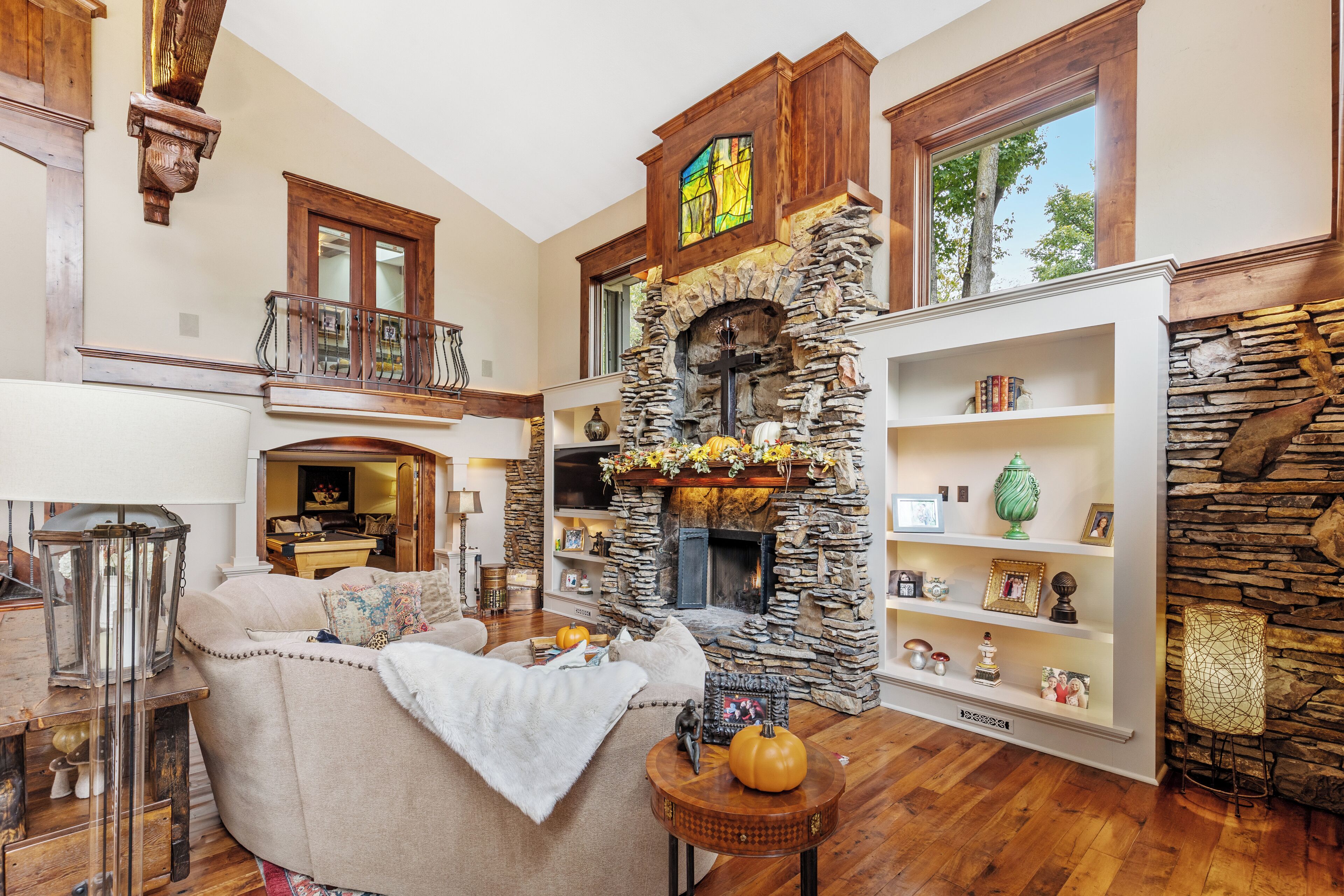 Private Grand Lodge With Pool, Lake & Pickleball Courts - Eden Prairie, MN