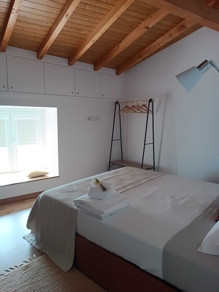 Chalet in the Douro. Animals accepted In the Douro and Tua valley ...