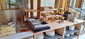 Pequeno-almoço tipo buffet diário incluído 