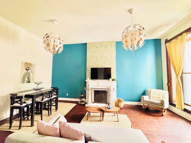 Family Friendly 2 Bedroom Full Kitchen Free Laundry Work Space - Lincoln Park - Chicago