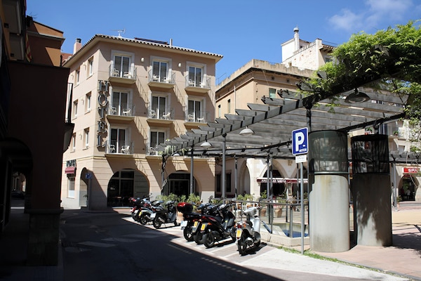 Hotel Plaça - Sant Feliu de Guíxols
