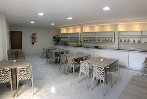 Pequeno-almoço tipo buffet diário incluído 