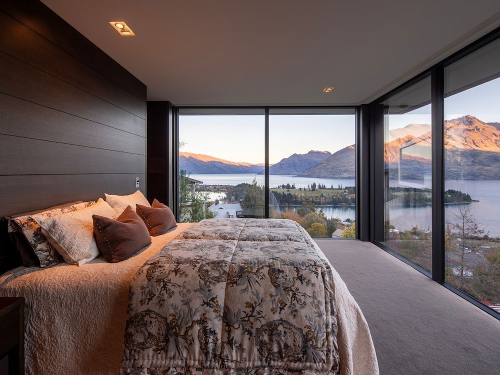 The Belfast - Queenstown