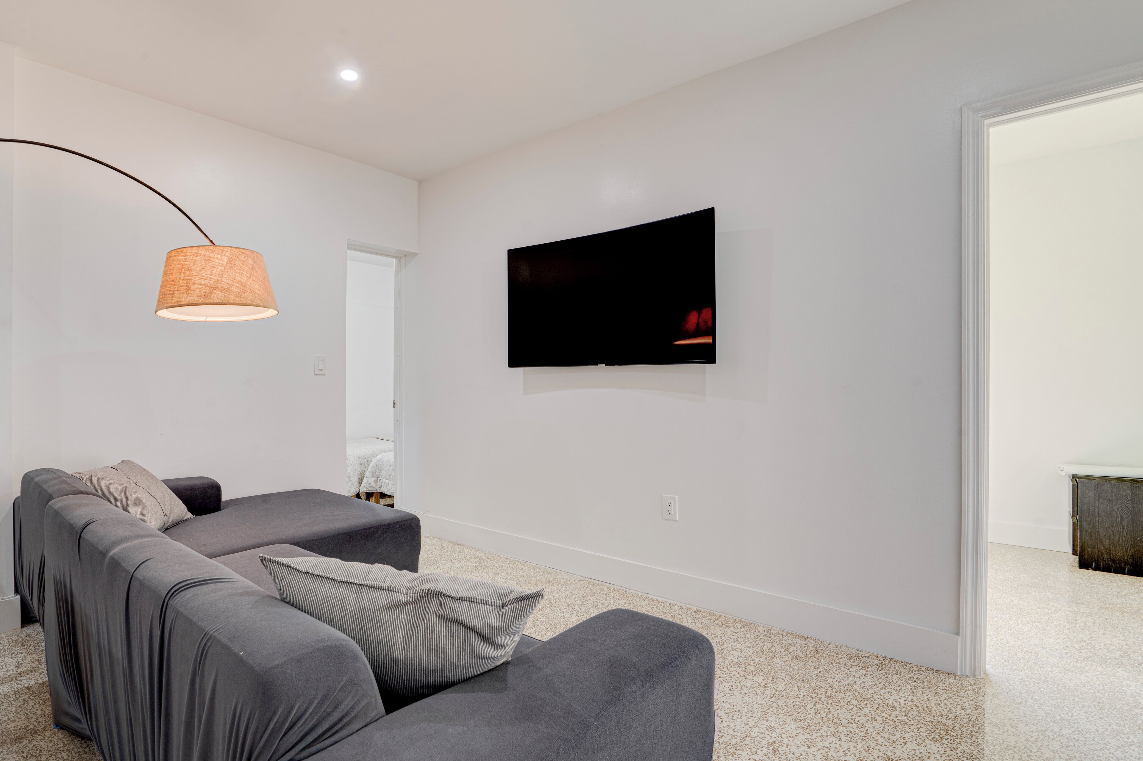 Spacious Cozy 3-bedroom Apartment With Wi-fi, Ac In Marvelous Miami - Miami Shores, FL