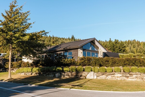 The Clearview House - Lake Views - Wanaka