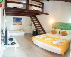 Quarto família, 1 quarto | Edredons de pluma, individualmente decorados, individualmente mobiliados