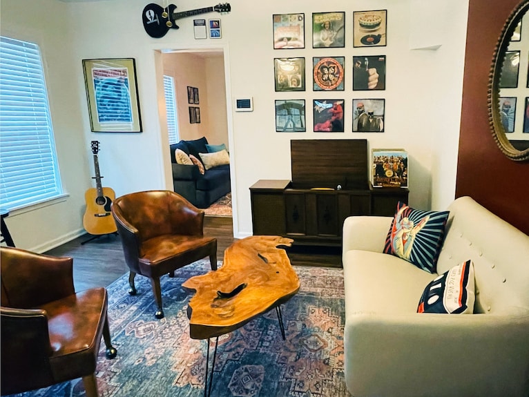 Hard Rock Haus: Pet-friendly 2-bed Bungalow Just A Rollin Stone From Helen! - Cleveland, GA