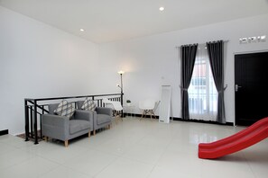 Villa, pátio | Sala de estar