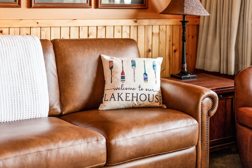 Amazing Lake Views | 1br W/ King Suite | Pools - Two Harbors, MN