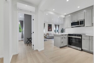 Condo presidencial, sacada | Cozinha privada | Geladeira grande, micro-ondas, fogão, cooktop