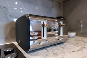 Apartamento, 2 quartos | Cozinha privada | Um frigorífico, um micro-ondas