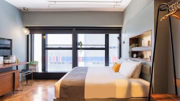 Quarto Triplo Familiar, Vista para a cidade | Secretária, Wi-fi grátis