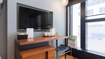 Quarto Triplo Familiar, Vista para a cidade | Secretária, Wi-fi grátis