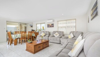 Smart TV de 32 polegadas com canais por cabo, Netflix 