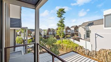 Vila, 3 quartos, piscina particular, vista para a piscina | Sacada