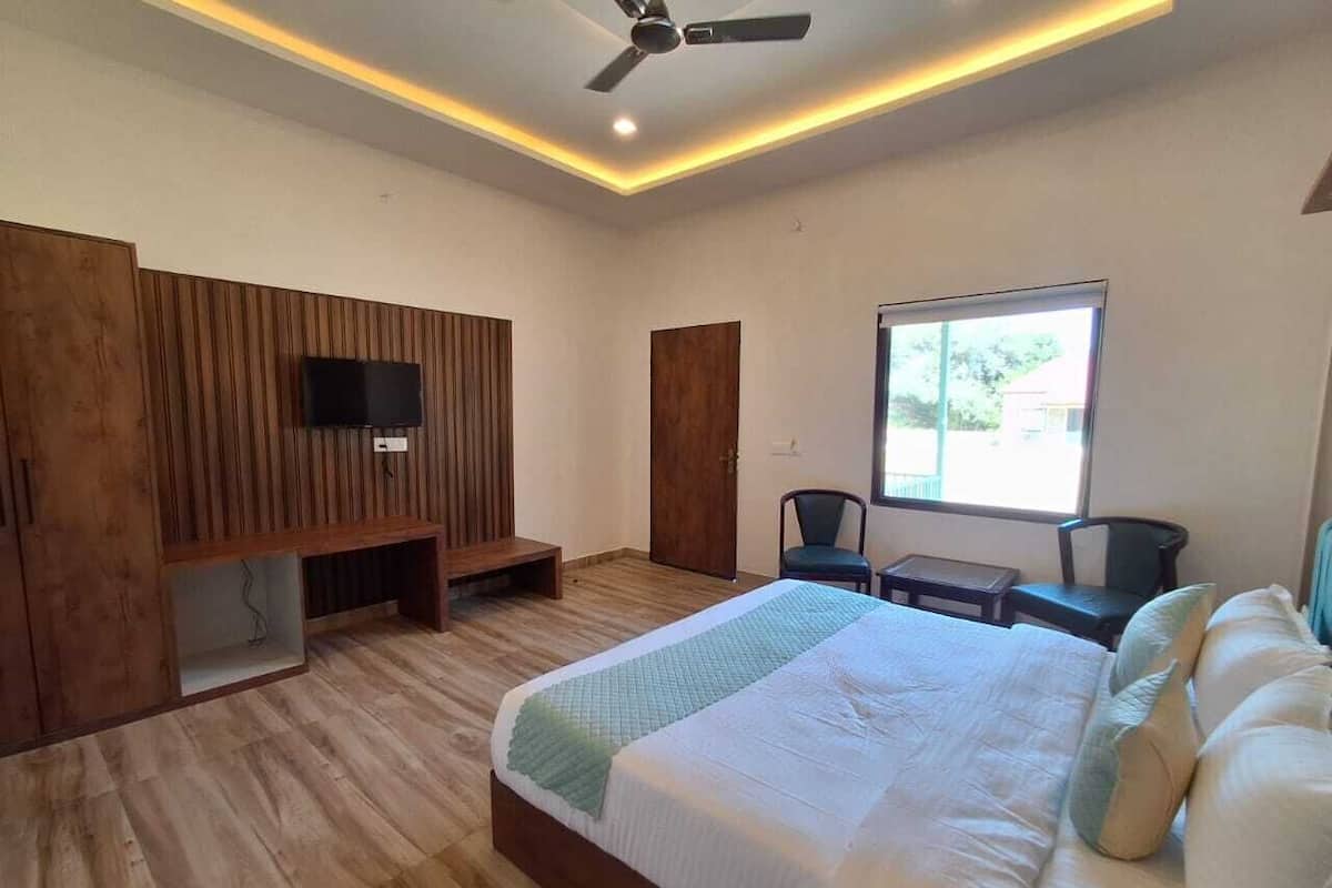 Quarto Duplo de Luxo, 1 cama de casal | Secretária, secretária adequada para computadores portáteis