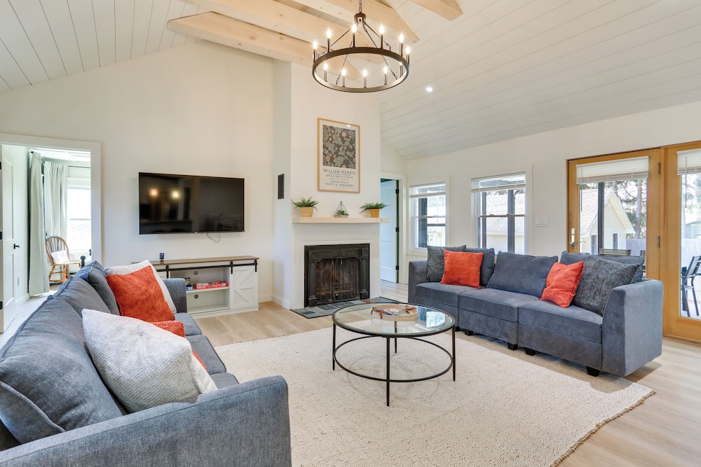 Walk To White Lake: Family Home W/ Deck & Bbq - Bethel, NY