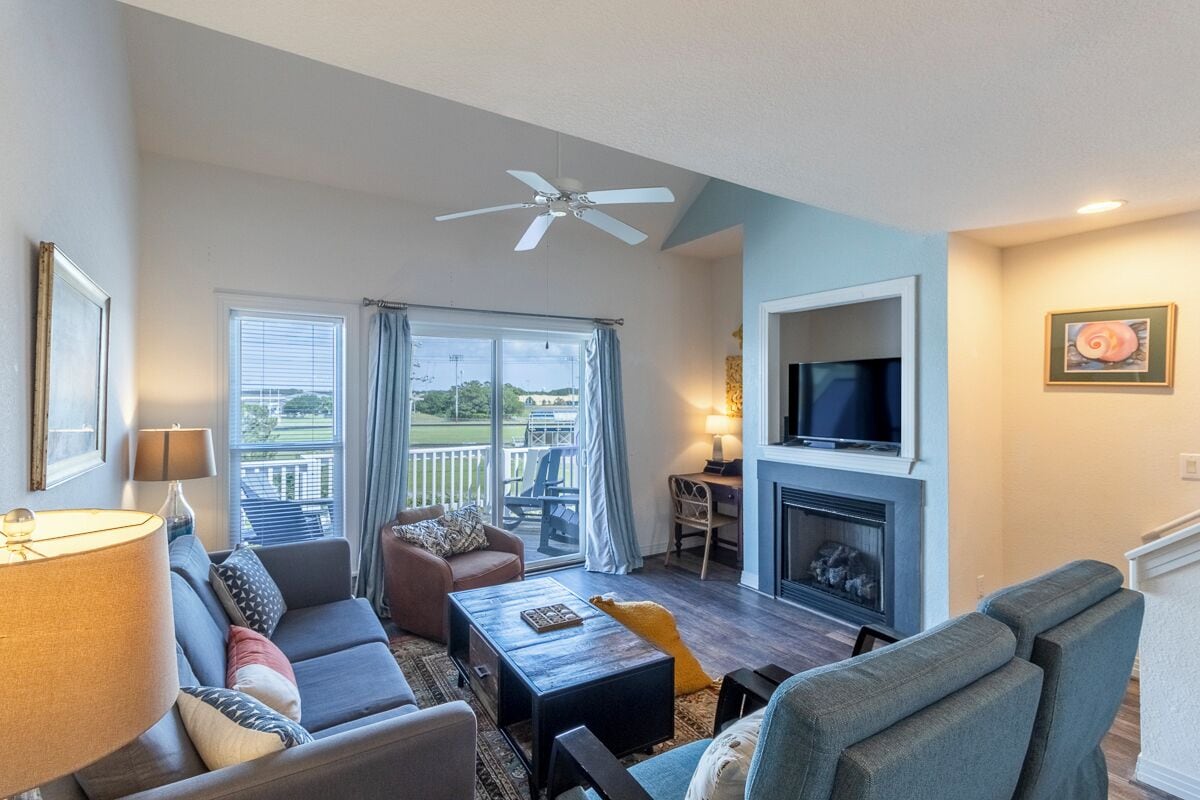 Centrally Located Townhome W/ A Resort-style Community Pool & Gorgeous Sunsets! - Nags Head, NC