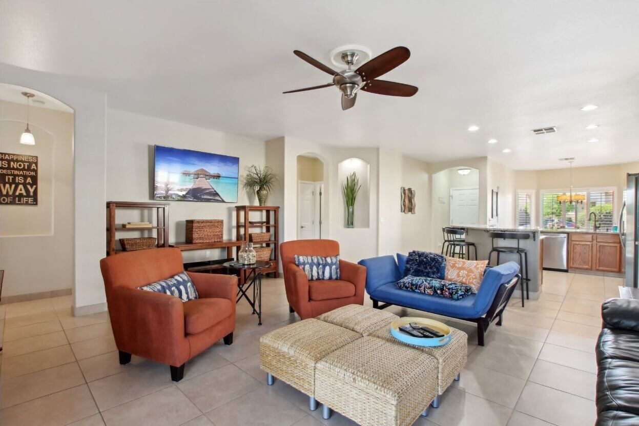 Cozy 3 Bedroom Home With Private Heated Pool On A Golf Course With Mountain View - Avondale, AZ