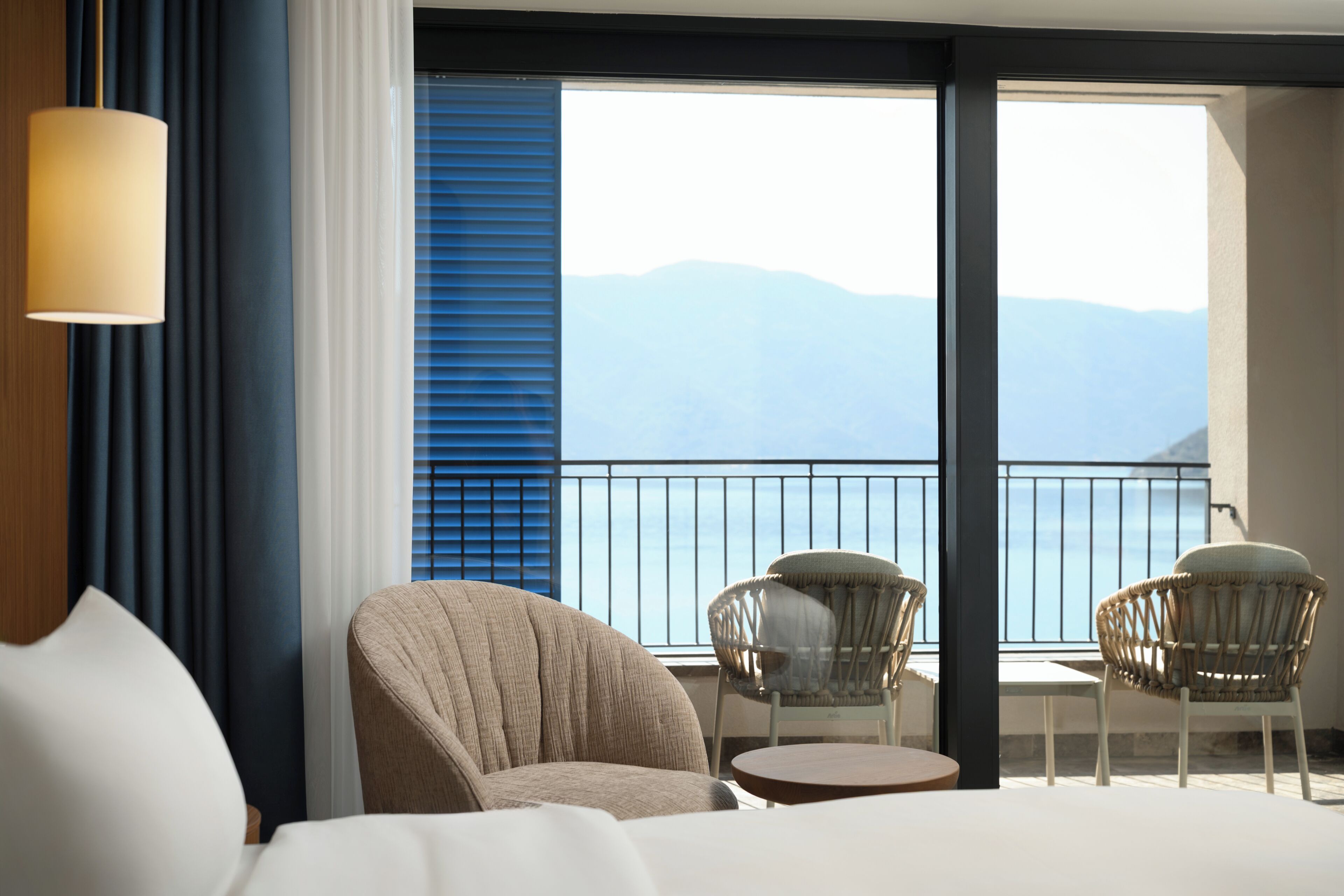Quarto Clássico, 1 cama de casal, vista para o mar | Roupa hipoalergénica, minibar, cofre no quarto, secretária 