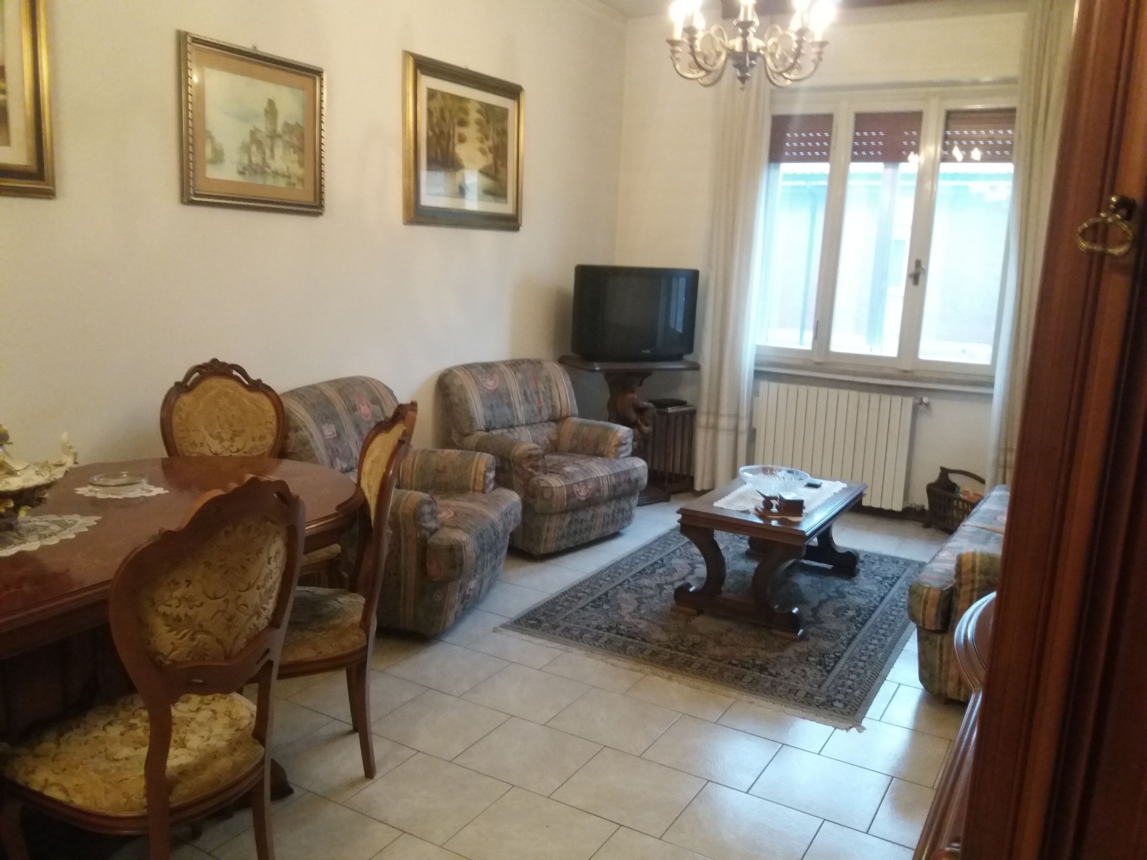 Classic Apartment With 2 Large Rooms And 2 Balconies - Piacenza