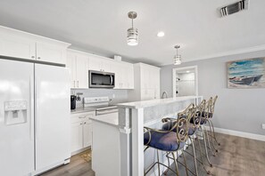 Casa, várias camas (Osprey Retreat) | Cozinha privada