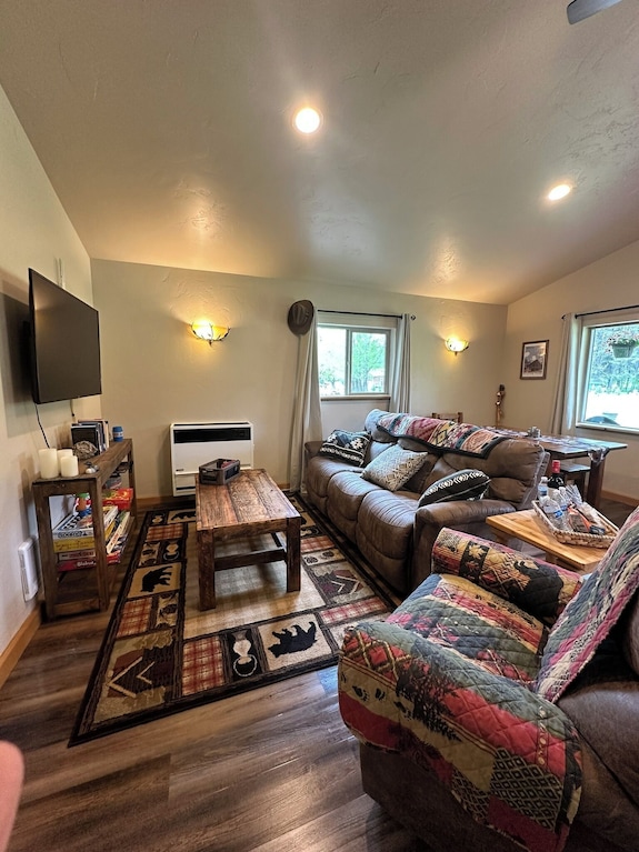 Cozy Cabin Only 7 Miles From Glacier National Park - Lake McDonald, West Glacier