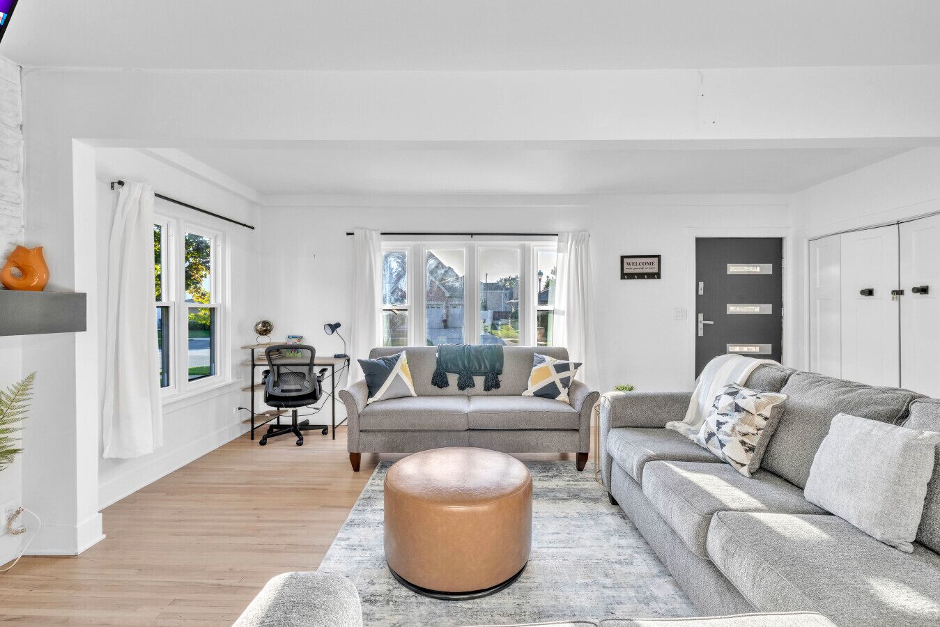 Elegant Haven: 4br/3ba Retreat - Elmhurst, IL