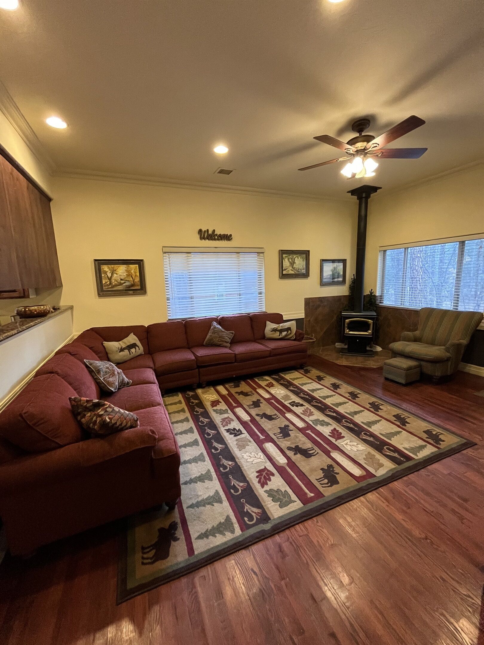 Spacious & Cozy Cabin  Minutes From Go-karts, Golf, Trails, Lakes & Family Fun! - Pinetop-Lakeside, AZ