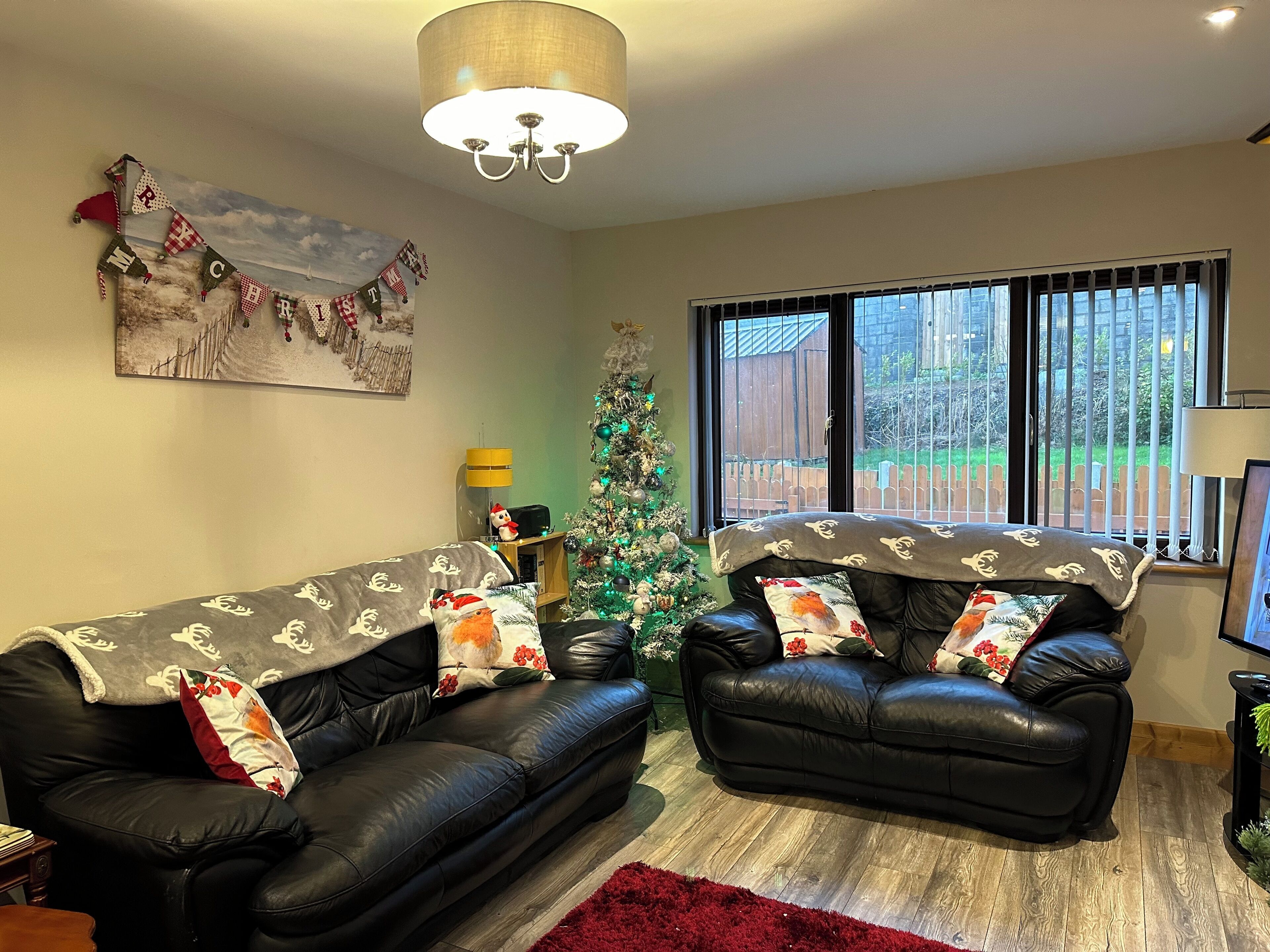 Enchanting  2-bedroom Bungalow A Short Stroll From The Beach And All Amenities - Tramore