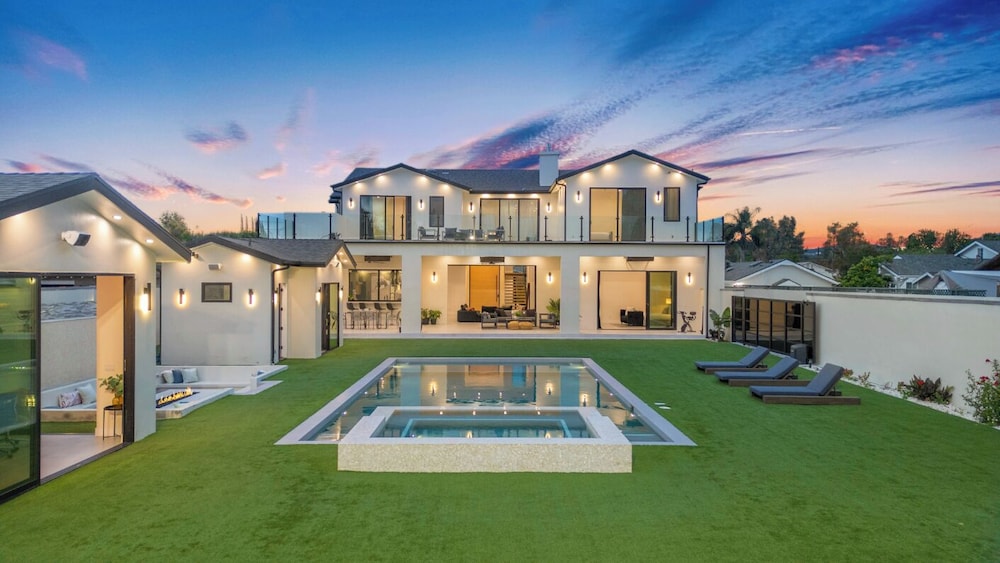 Villa Califa - Resort-style Living W/ Private Pool, Spa & Theater - Los Angeles, CA