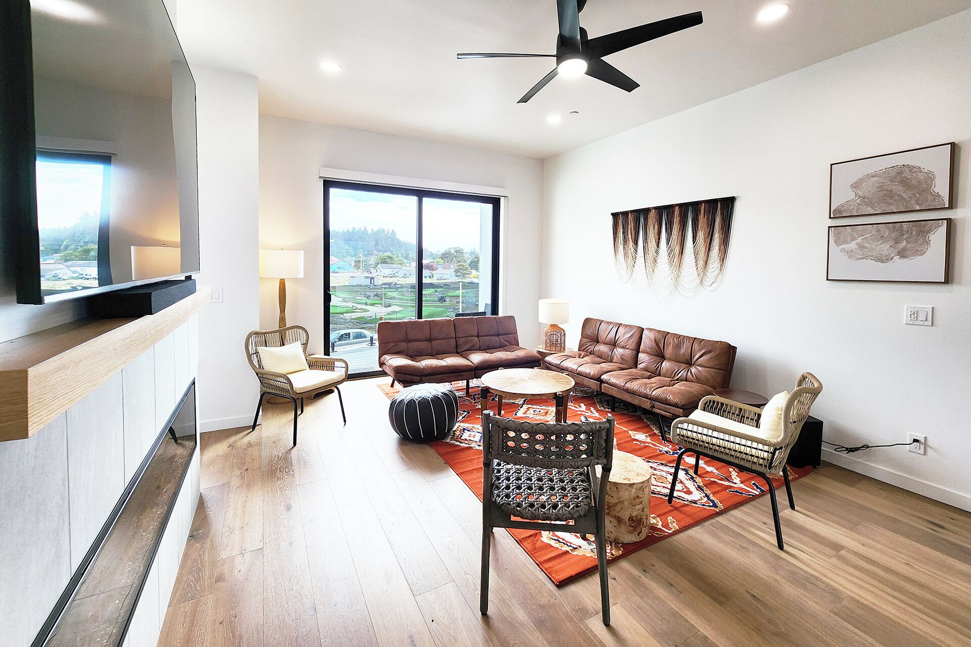 New Townhome! Hot Tub! Dog Friendly! Short Walk To Beach! - Waldport, OR