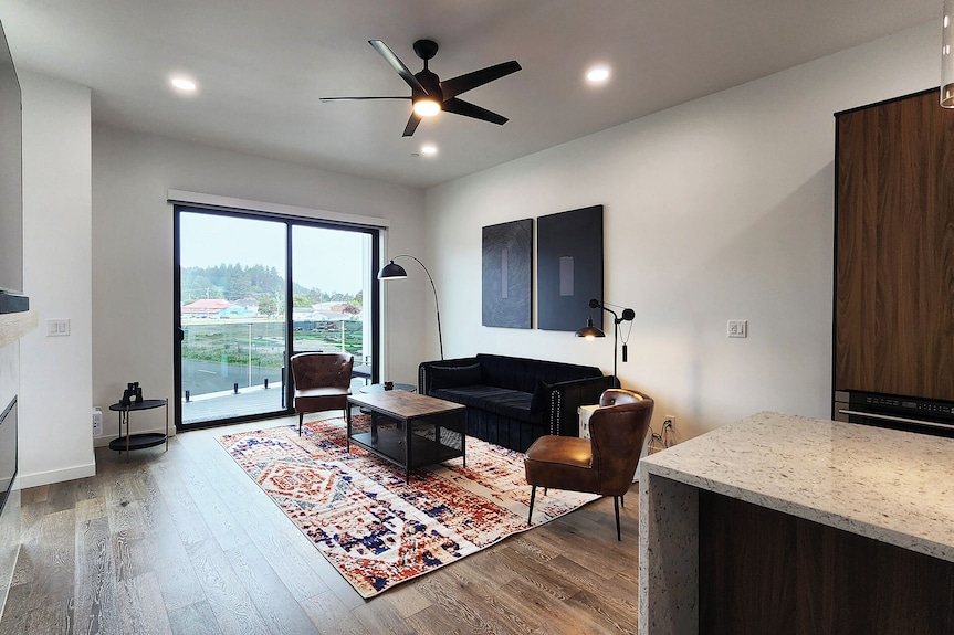 New Townhome! Hot Tub! Dog Friendly! Short Walk To Sandy Beach! - Holly Beach, OR