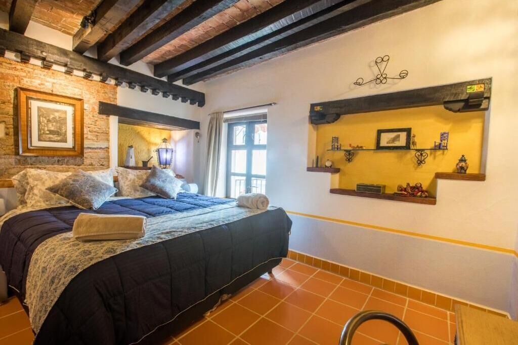 Cortinas/cortinados opacos, ferro/tábua de engomar, Wi-fi grátis 