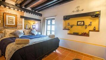 Cortinas/cortinados opacos, ferro/tábua de engomar, Wi-fi grátis