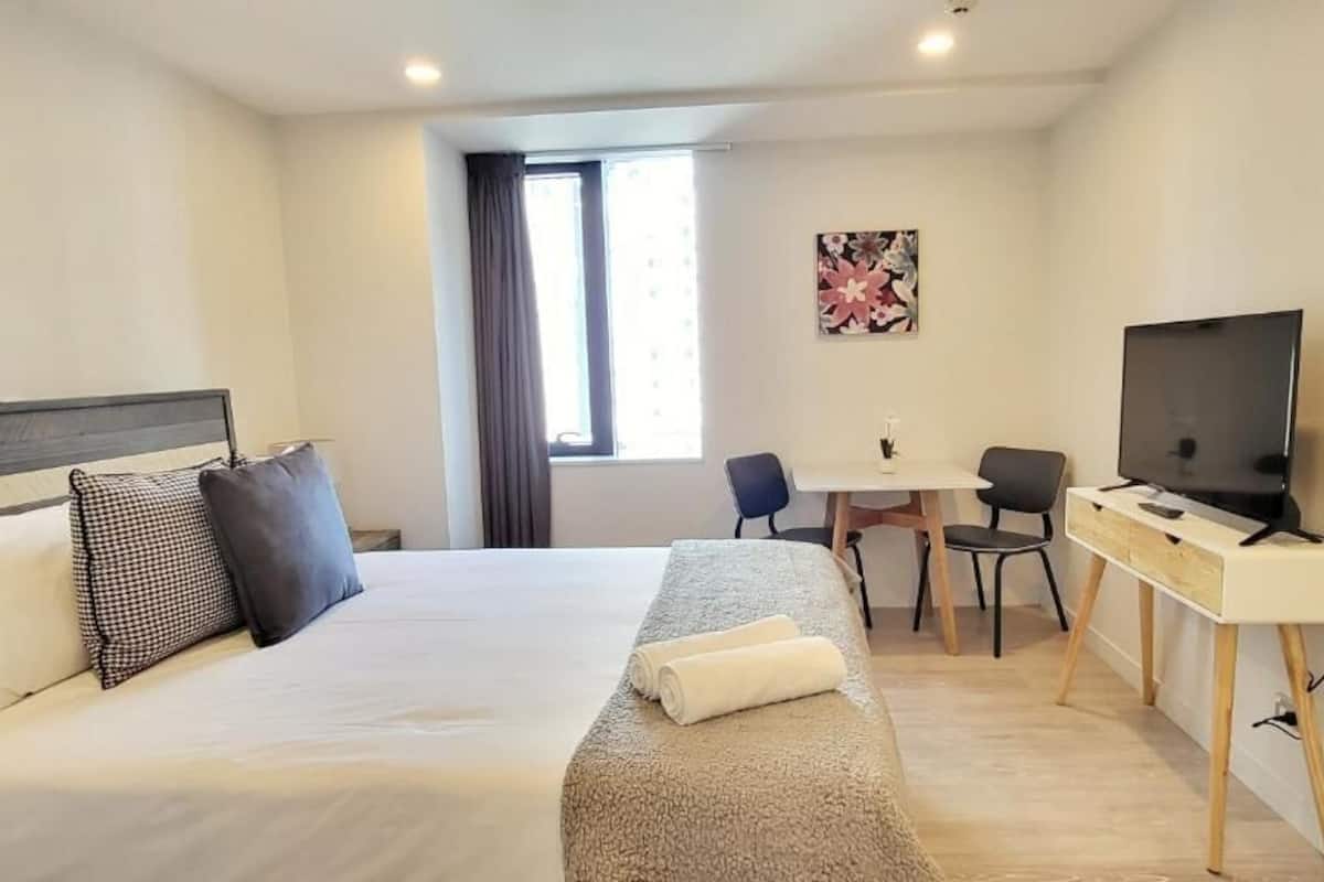 Apartamento Deluxe, não fumadores, cozinha | Secretária, secretária adequada para computadores portáteis