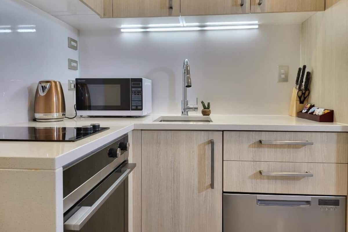 Apartamento Deluxe, cozinha, Vista para a cidade | Cozinha privada | Uma chaleira elétrica
