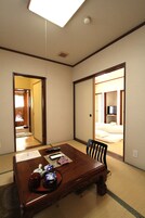 Quarto Twin em estilo japonês, para não fumantes | Wi-Fi de cortesia