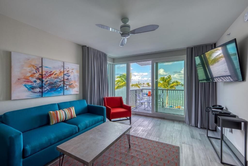 Feel The Breeze - Beachfront Suite With Views | Pool & Full Kitchen - Madeira Beach, FL