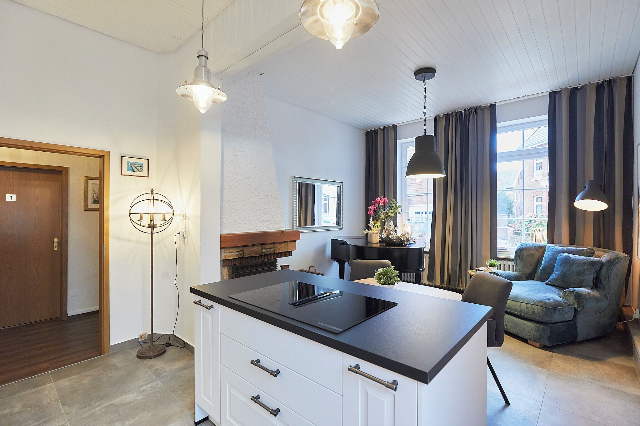 Super Centrally Located Apartment Room With Two Single Beds, Kitchenette And A Balcony. - Borkum