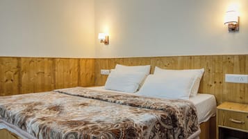 Quarto casal, sacada, vista para a montanha | Wi-Fi de cortesia