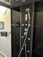 Apartamento, 6 quartos, fumadores | Casa de banho