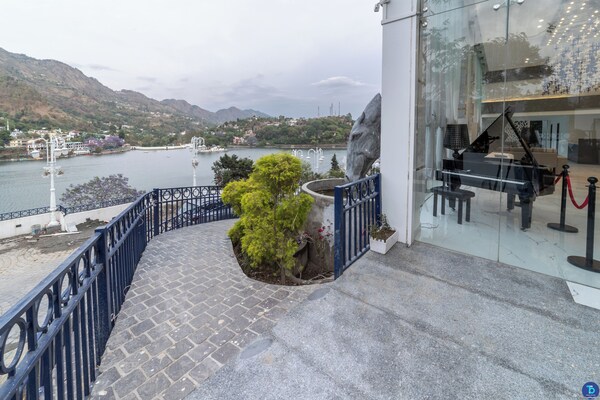 Terra Bliss Lake Bhimtal Resort And Spa - Bhimtal