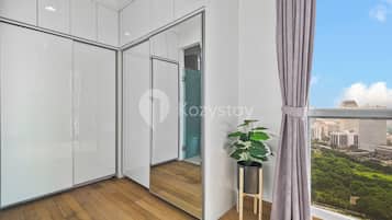 2 quartos, secretária adequada para computadores portáteis